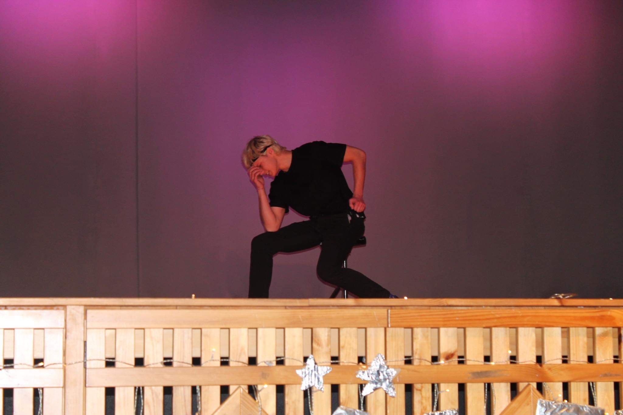 Foto avaneb modaalaknas